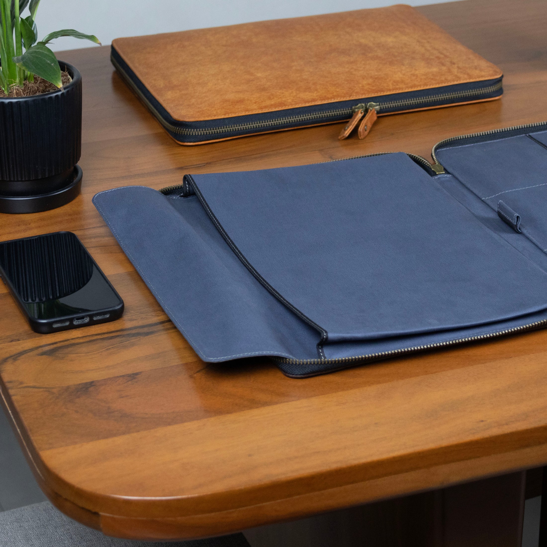 Leather Laptop Case with Handles - Black – Out of the Factory